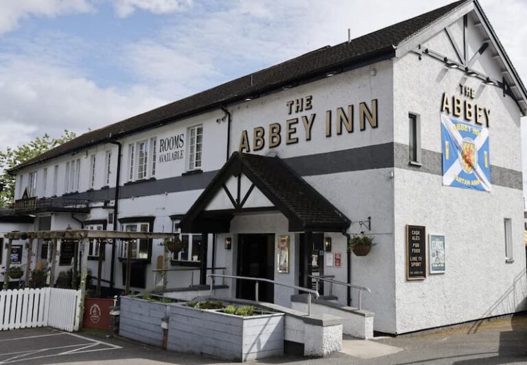 Abbey Inn, Paisley | Pub & Hotel on Barrhead Road
